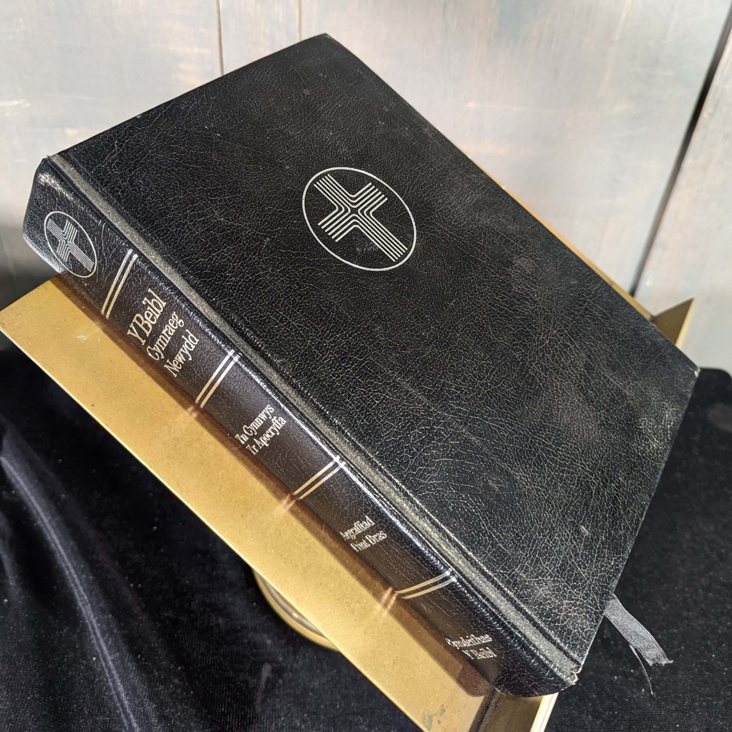 1990 Vintage Welsh Language Family Bible - Antique Church Furnishings