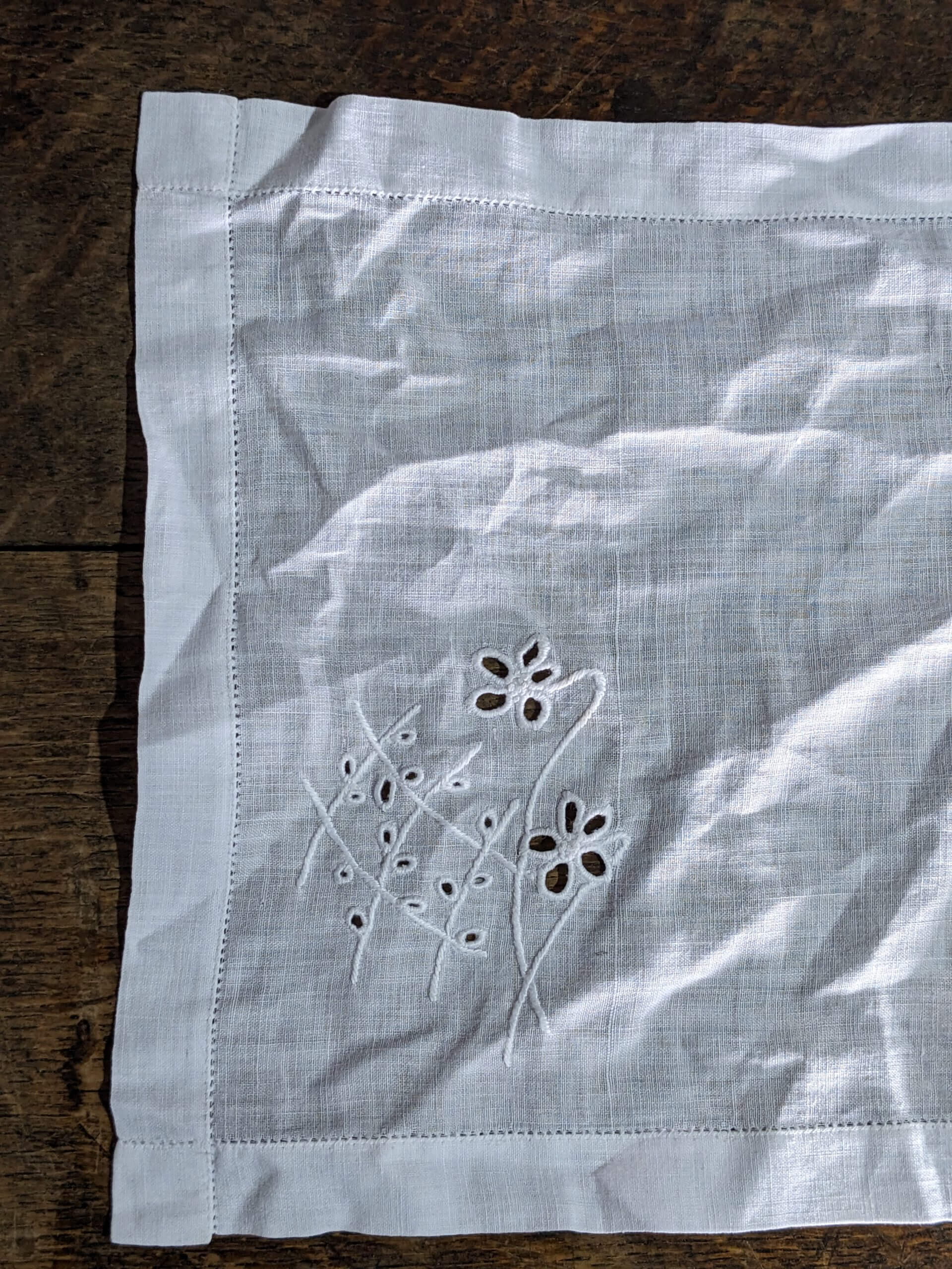 Small Flower Motif Linen Credence Table Cloth - Antique Church Furnishings