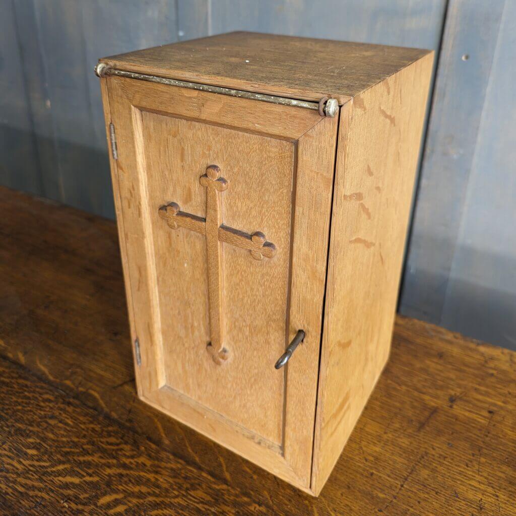 Small Oak Tabernacle with Cross & Working Lock & Key