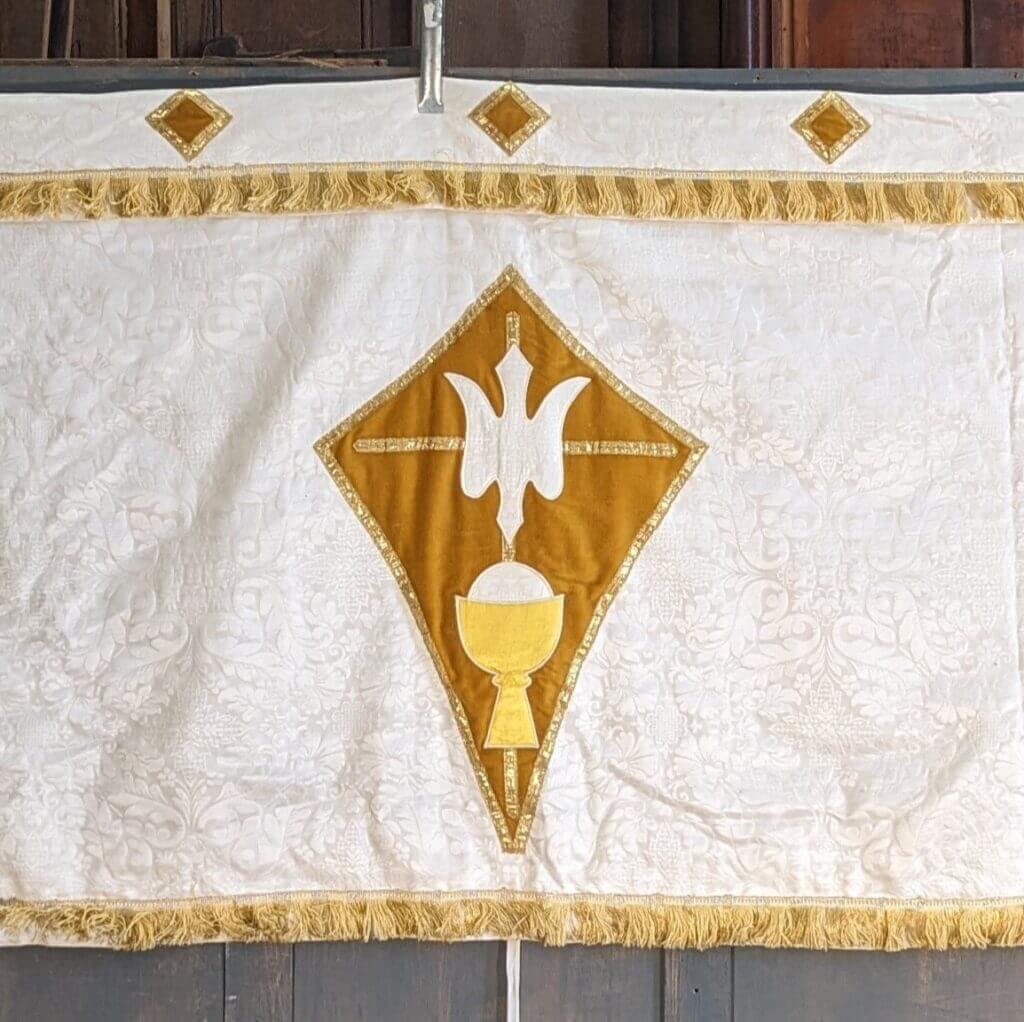 Unusual Welsh Made Wrap-Around White & Gold Yellow Silk Damask Altar ...