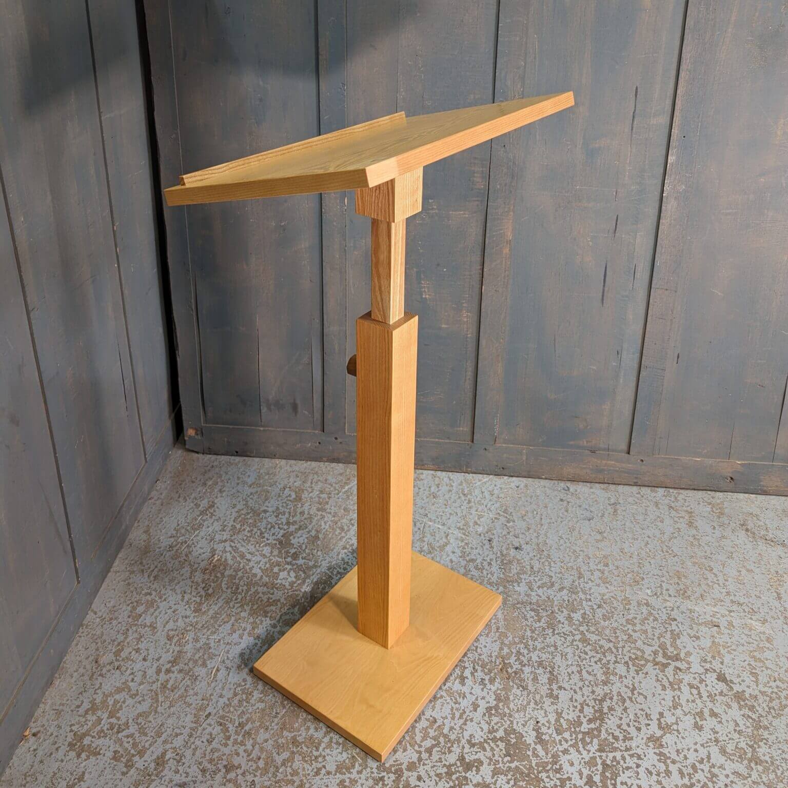 Modern Oak & Veneer Adjustable Church Reading Lectern Ambo from Epping ...