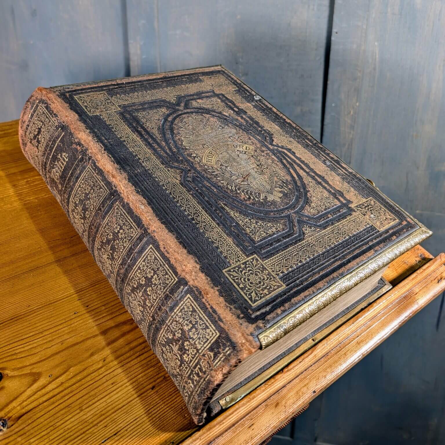 Colourful Brass and Gold Tooled Leatherbound Large Church Lectern Bible ...