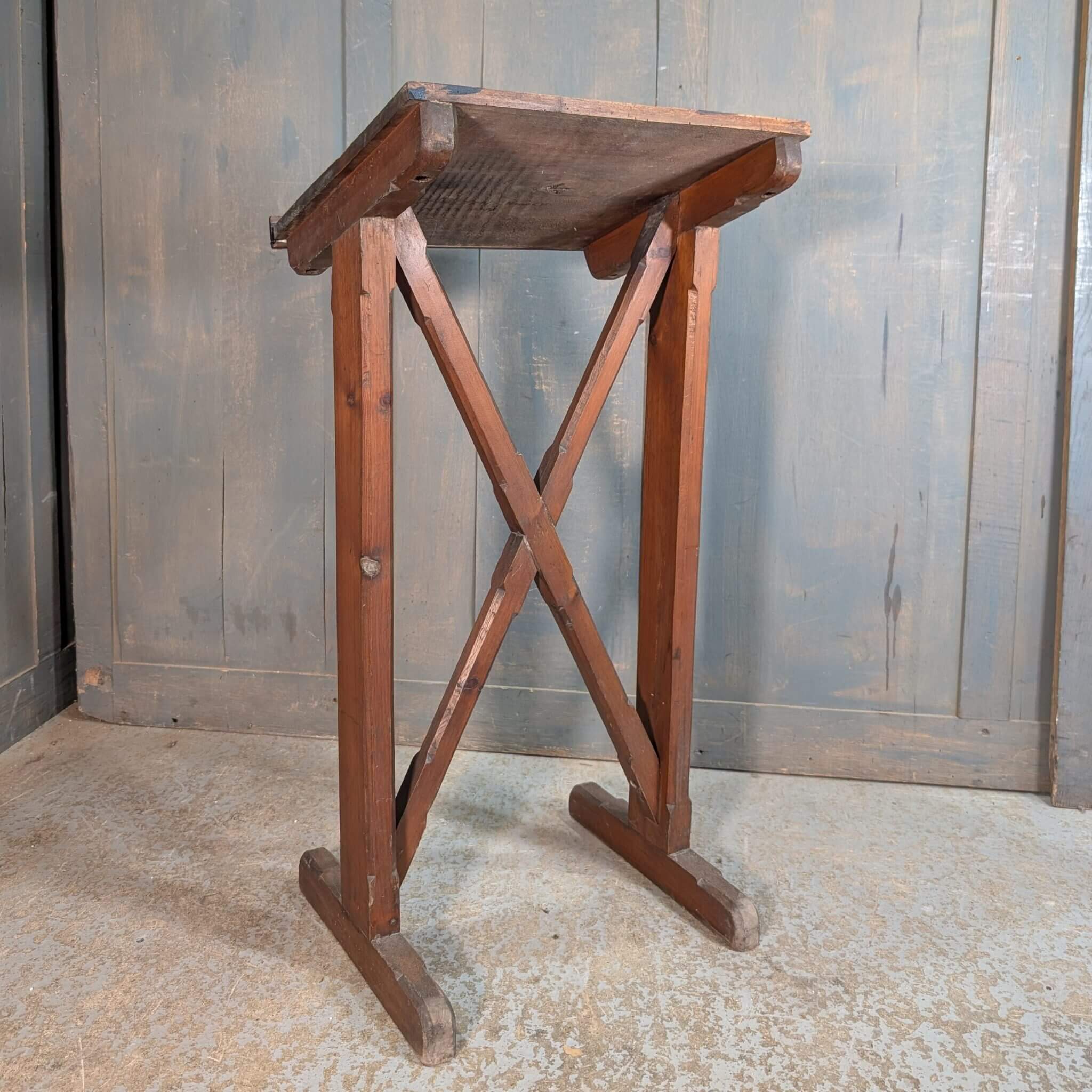 Lecterns, Reading Desks & Missal Stands - Antique Church Furnishings